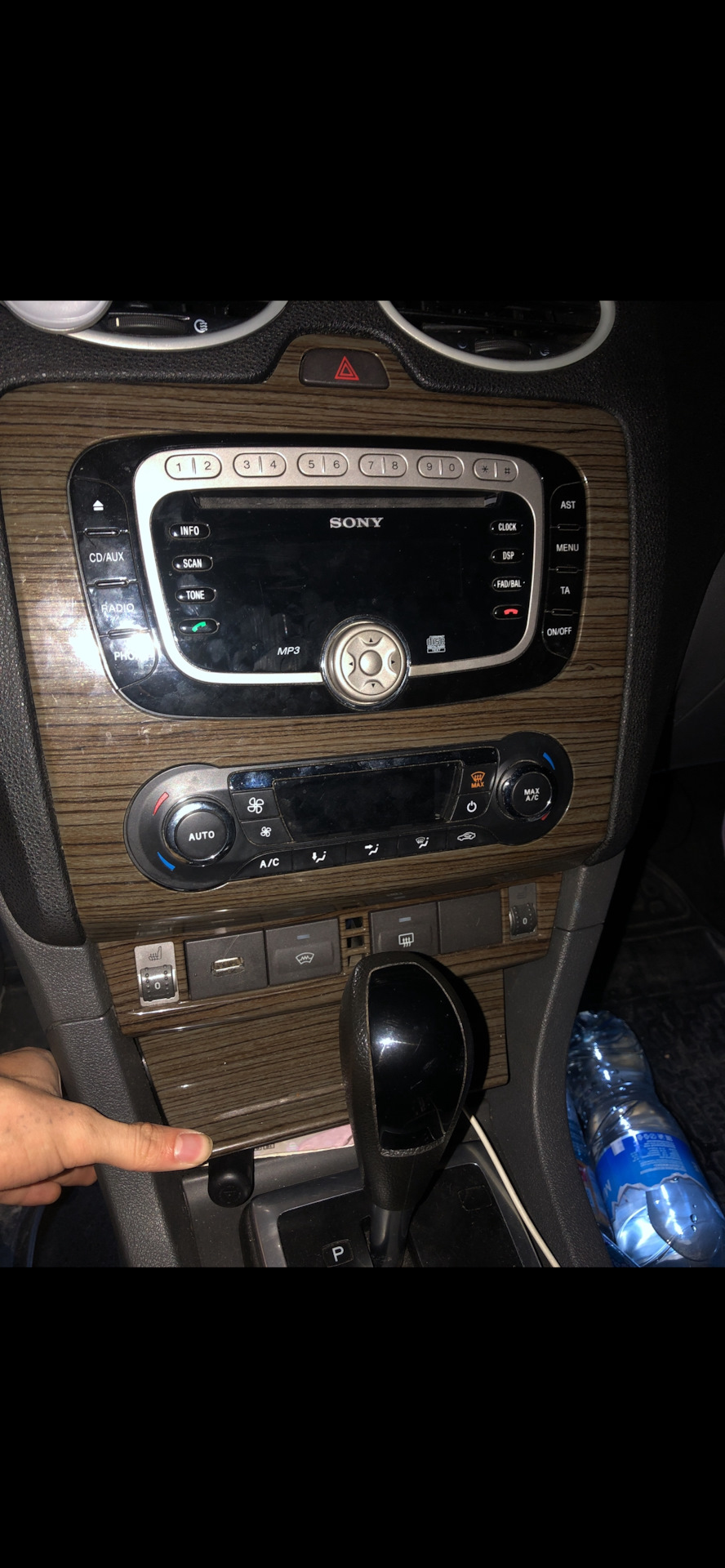 Консоль с подлокотником рестайлинг — Ford Focus Sedan II, 2 л, 2007 ...