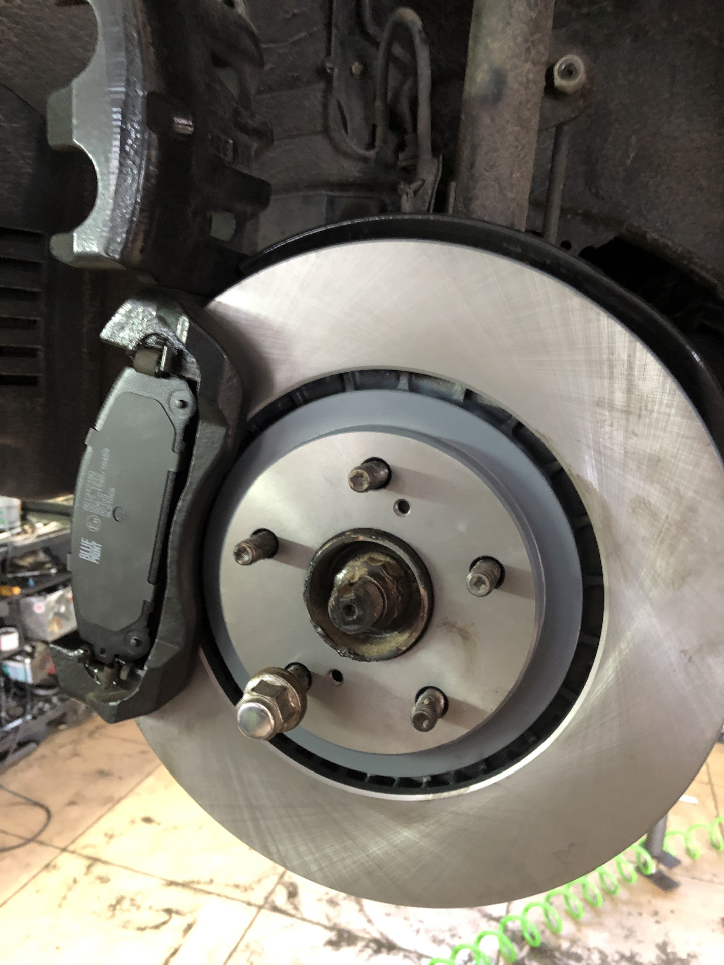 Замена передних и задних тормозных дисков, колодок с профилактикой ...