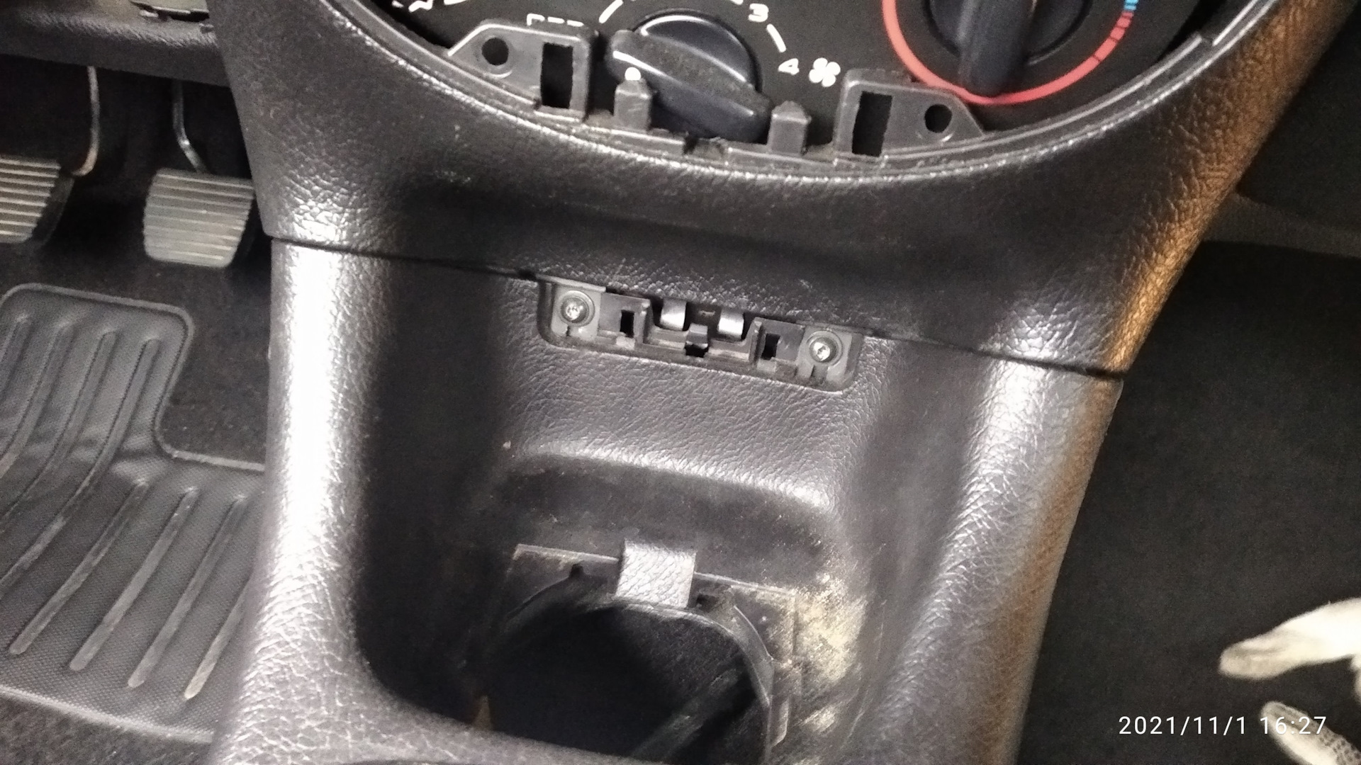 Вибро- шумоизоляция пола. Часть 4. Уложил шумоизоляцию. Собираю салон — Peugeot 206, 2 л, 2001 ...