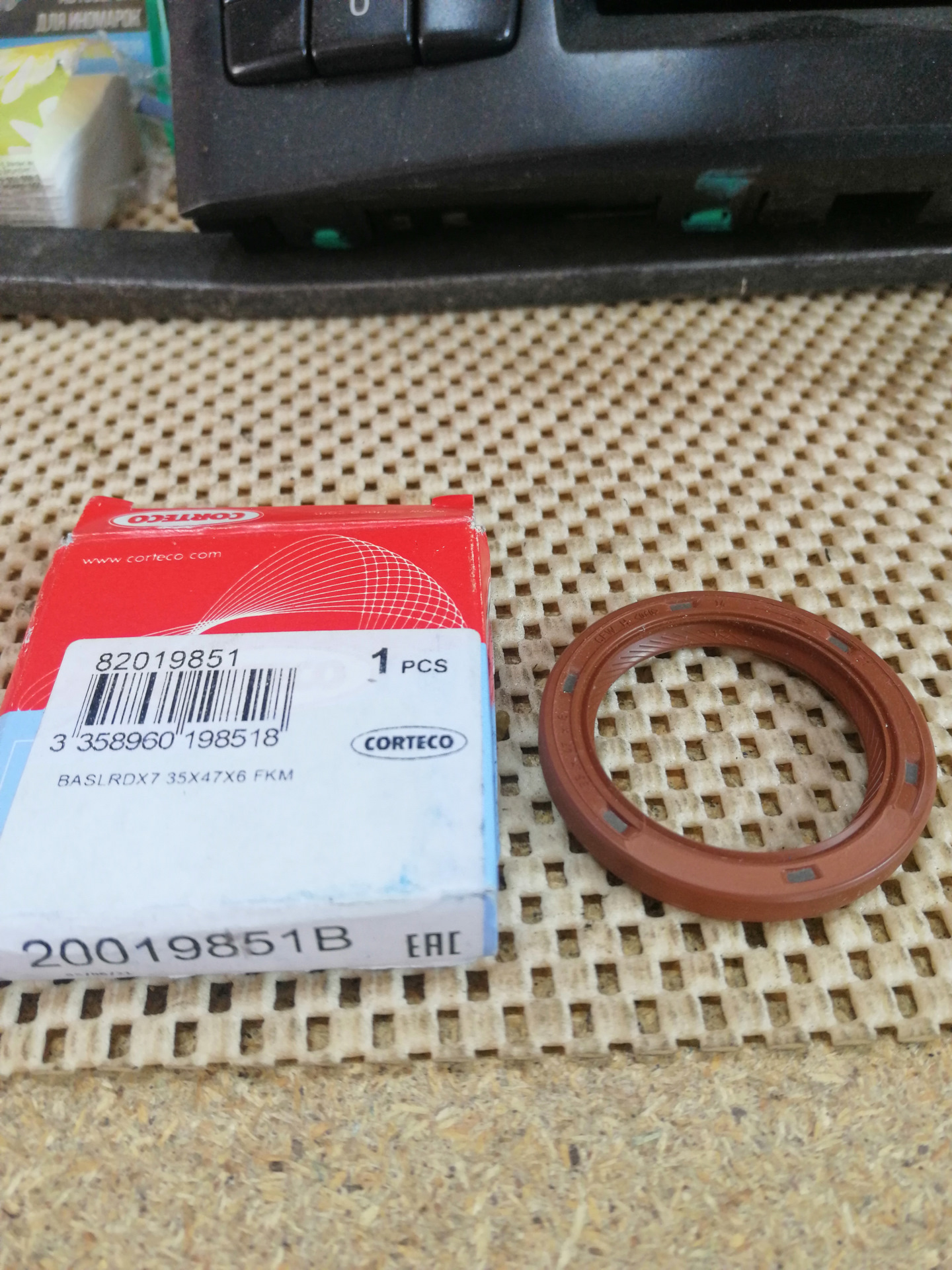 Замена передних сайлентблоков и сальника коленвала. — Volvo XC60 (1G ...