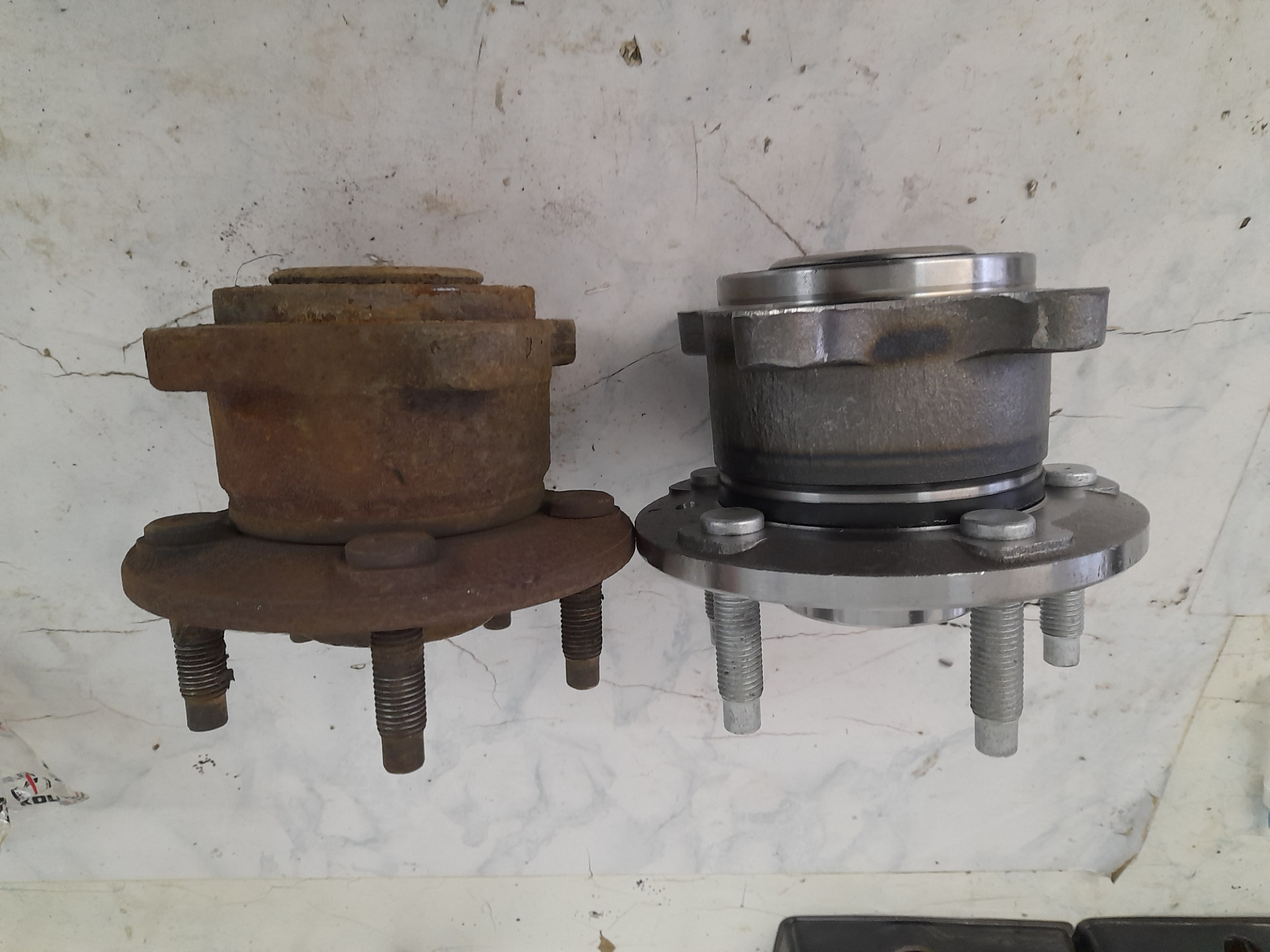 Замена правой задней ступицы — Chevrolet Cruze (1G), 1,6 л, 2012 года ...