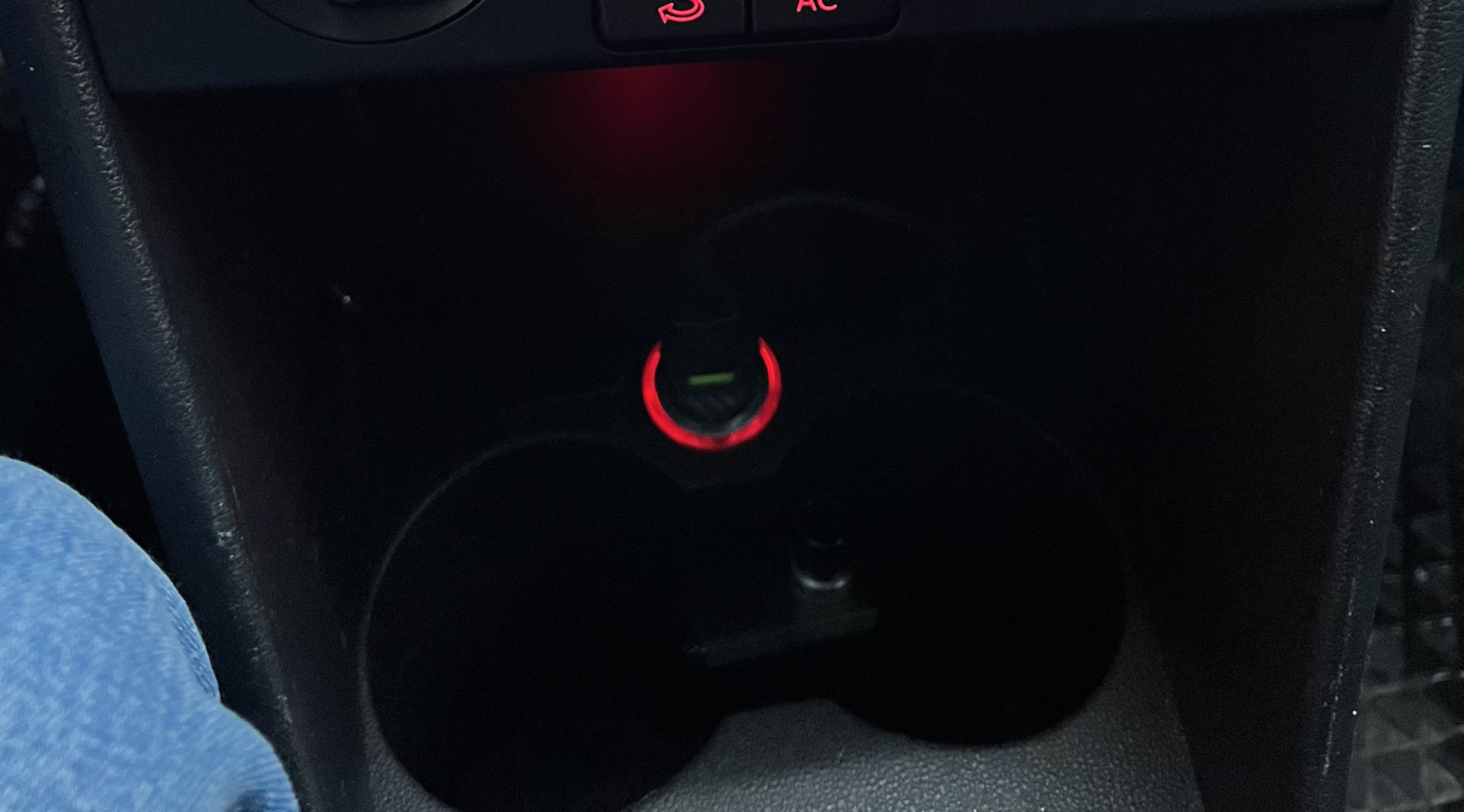 Не работает лампочка подсветки прикуривателя — Volkswagen Polo Sedan, 1 ...
