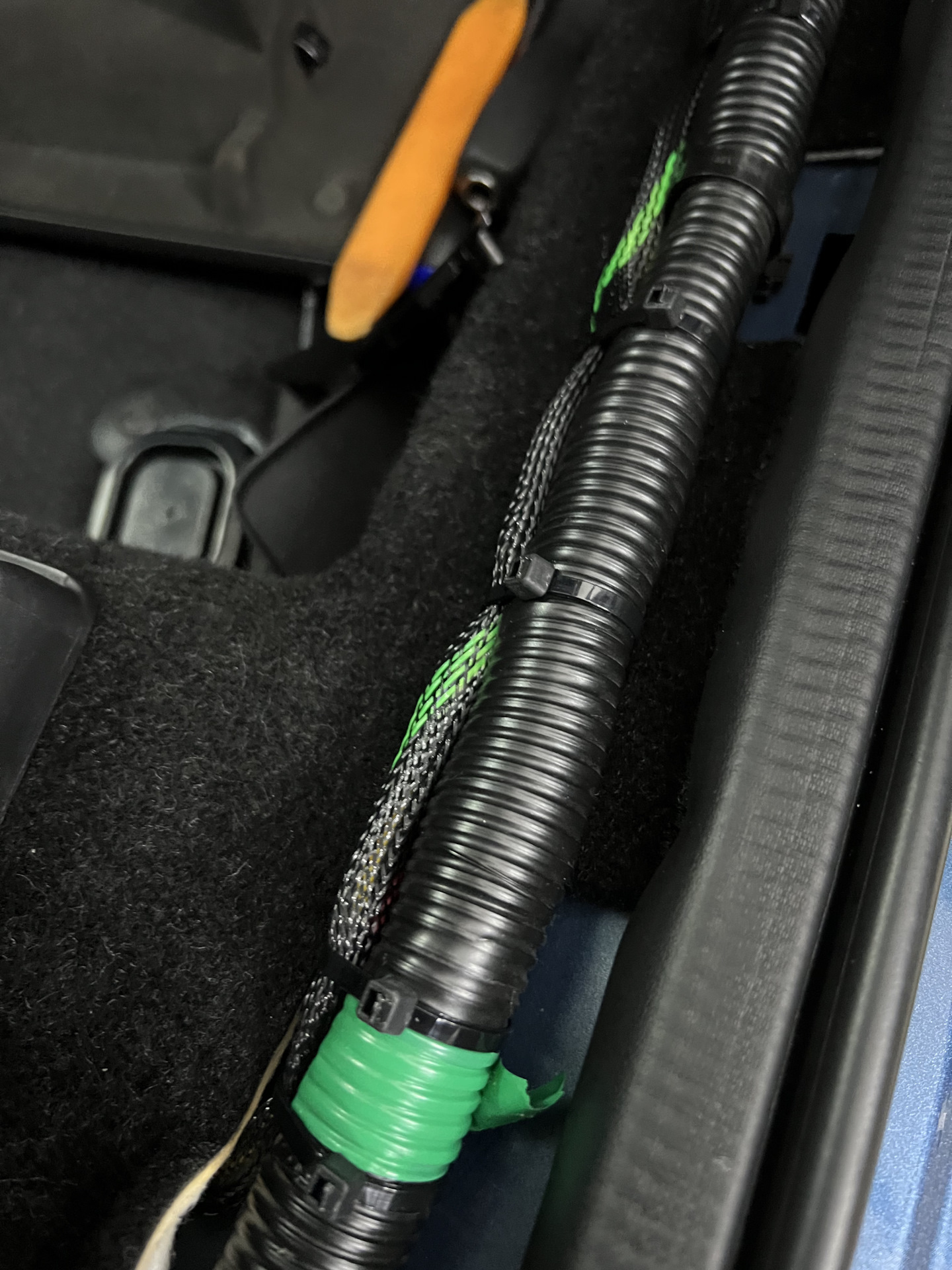 DSP (процессор усилитель) под правое сиденье. — Mazda CX-5 (2G), 2,5 л, 2018 года | автозвук ...