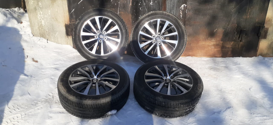 Шины зимние нешипованные 225/55 R17, литые диски Япония 7Jx17 ET45 ...