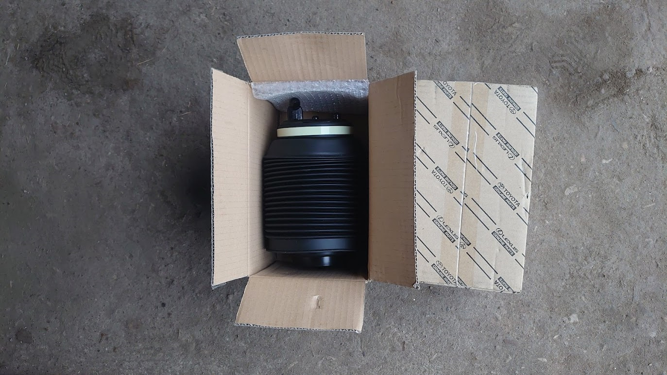 Замена пневмобаллонов подвески 48090-35011 и 48080-35011 на автомобиле ...