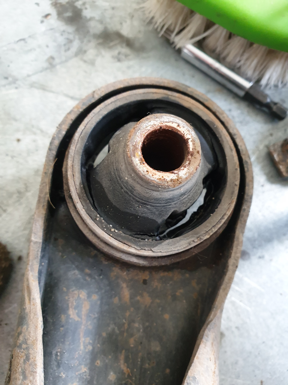 Сайленты передних рычагов — Toyota Yaris (p1), 1 л, 2004 года | своими ...