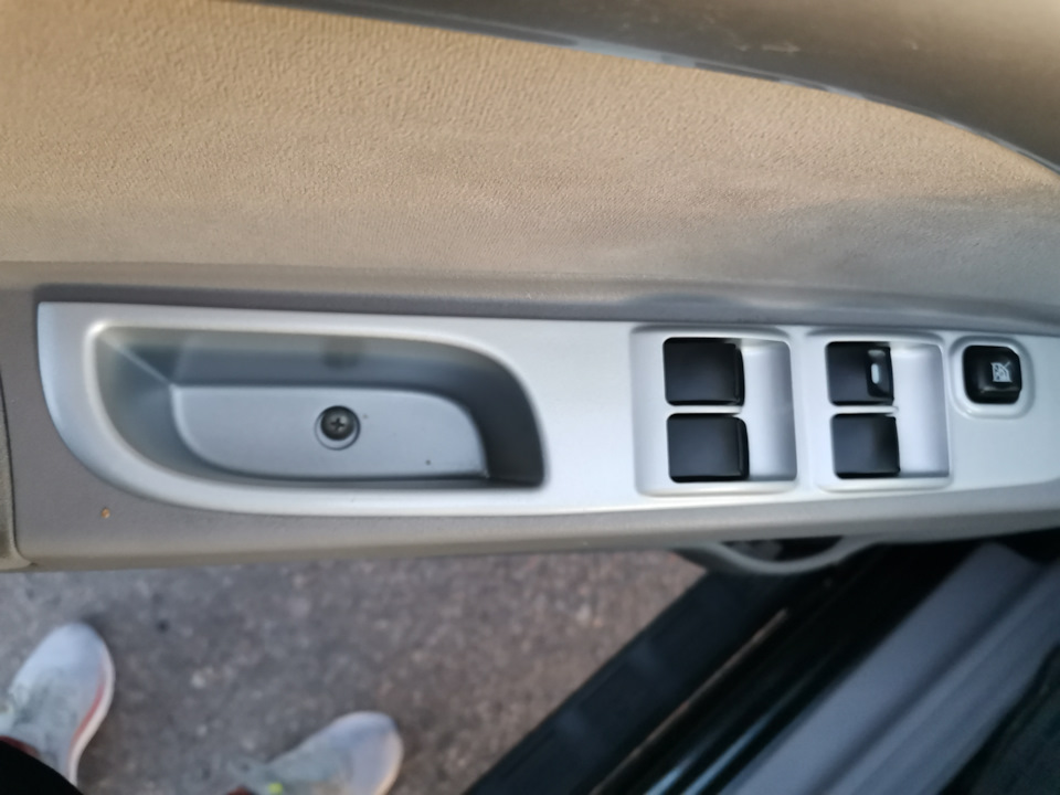 Покраска ручек салона — Mitsubishi Pajero Sport 2g 2 5 л 2011 года