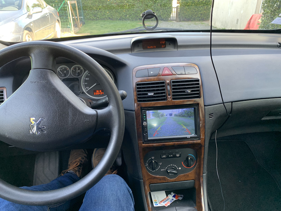Музыка +GPS + камера заднего вида — Peugeot 307, 2 л, 2003 года ...