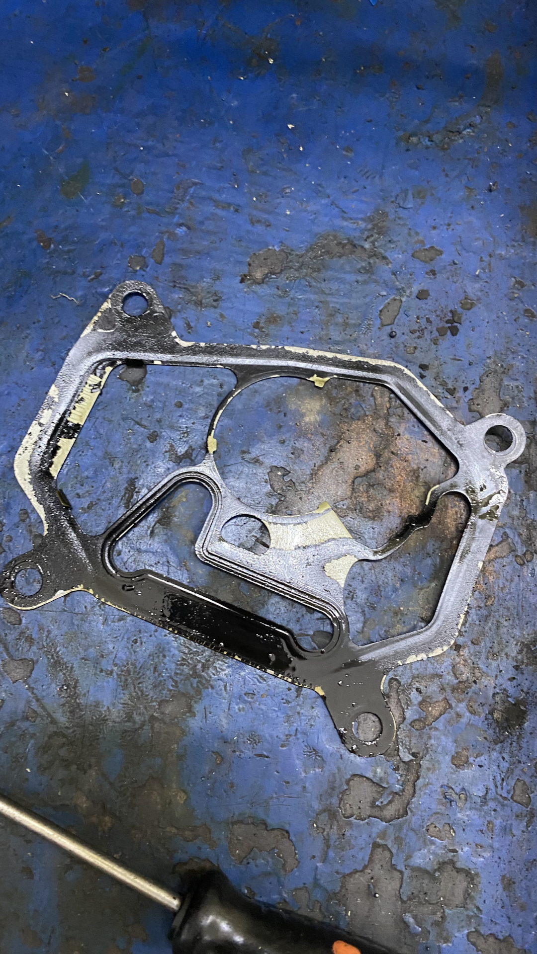 Замена прокладки вакумного насоса w205, A2700160080 — Mercedes-Benz C ...