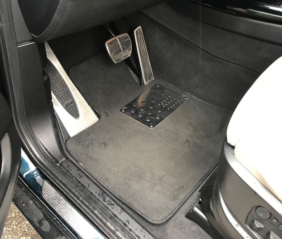 Подпятник на водительский коврик — BMW X5 (E70), 3 л, 2012 года ...