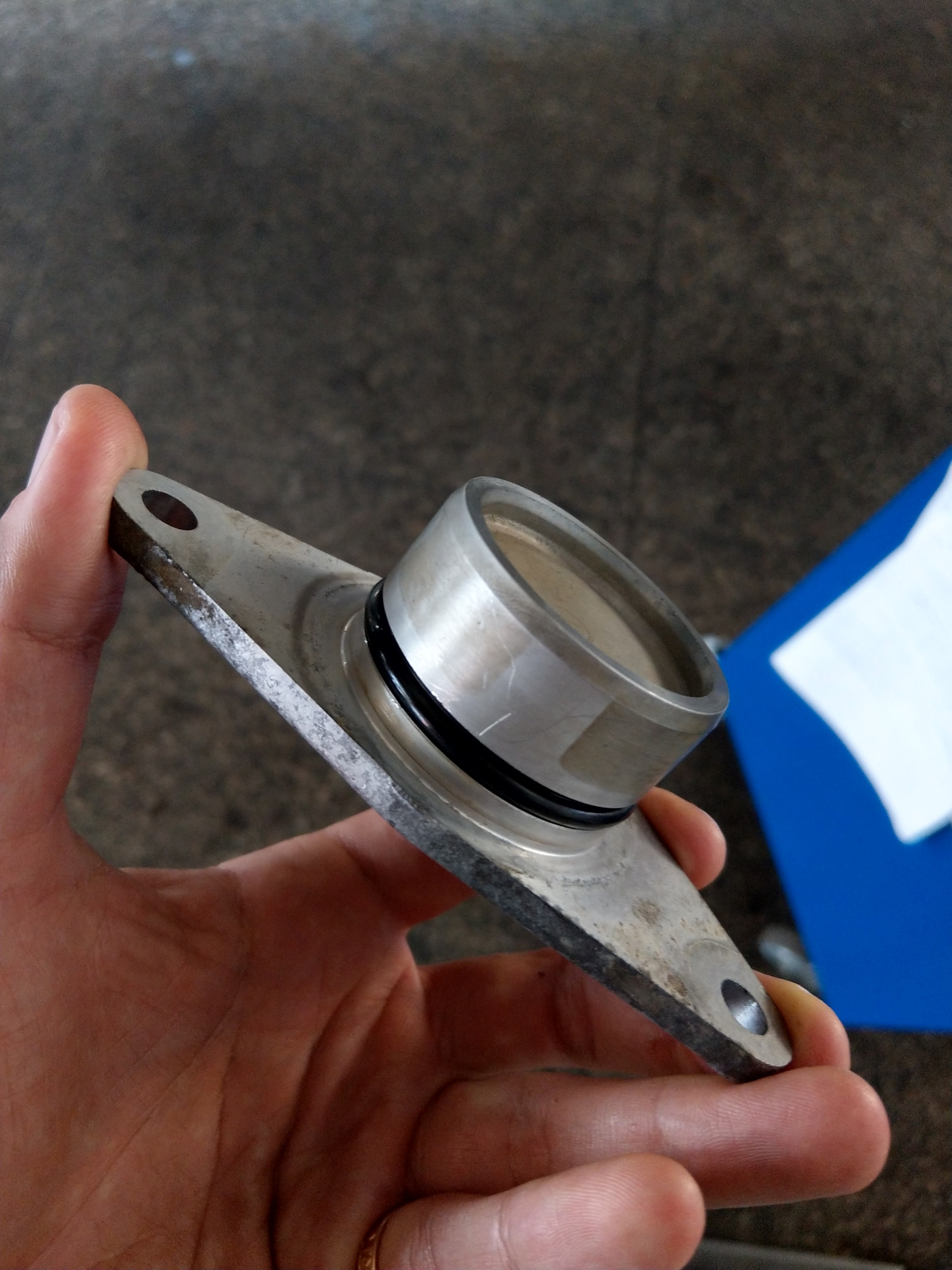 Замена уплотнителя заднего фланца MN176208 (правой головки блока ...