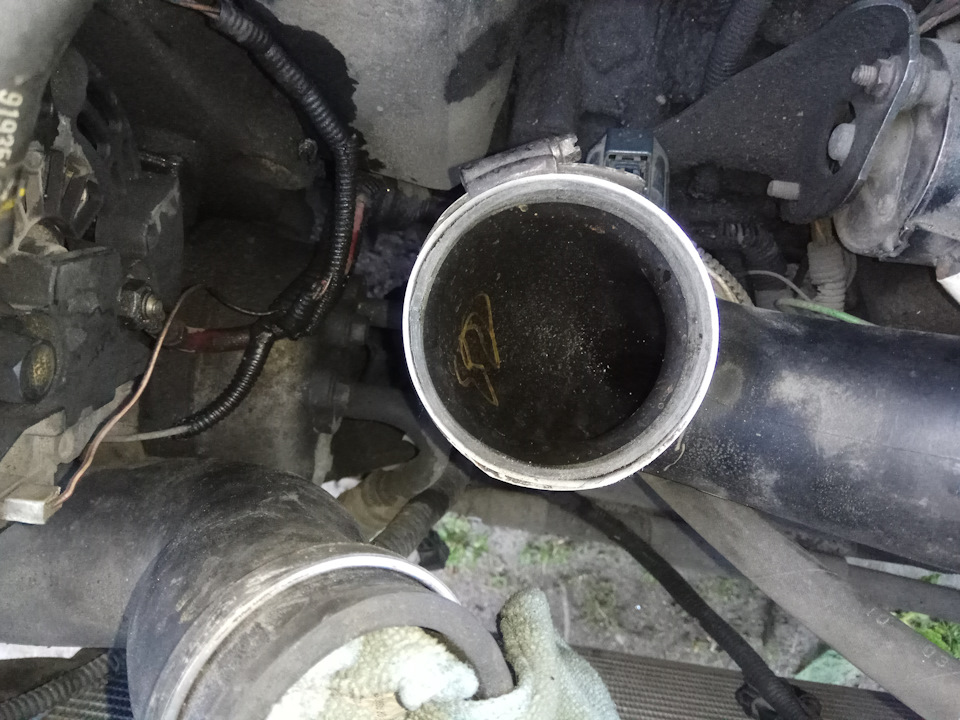 Чистка системы вентиляции картерных газов ч.1 — Volvo XC70 II, 2,4 л ...