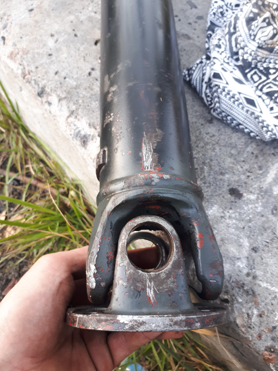 Замена заднего подвесного подшипника — Iveco Daily (3G), 2,8 л, 2001 ...