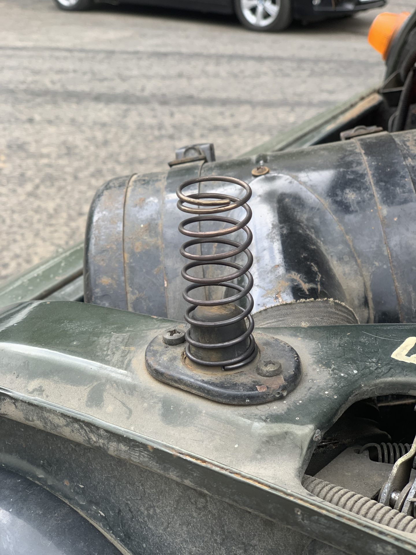 Амортизаторы капота — УАЗ 315196, 2,7 л, 2011 года | аксессуары | DRIVE2