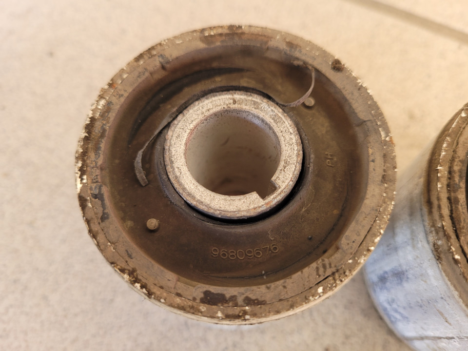 Замена задних с/б переднего рычага на цельнорезиновые — Opel Antara, 2 ...