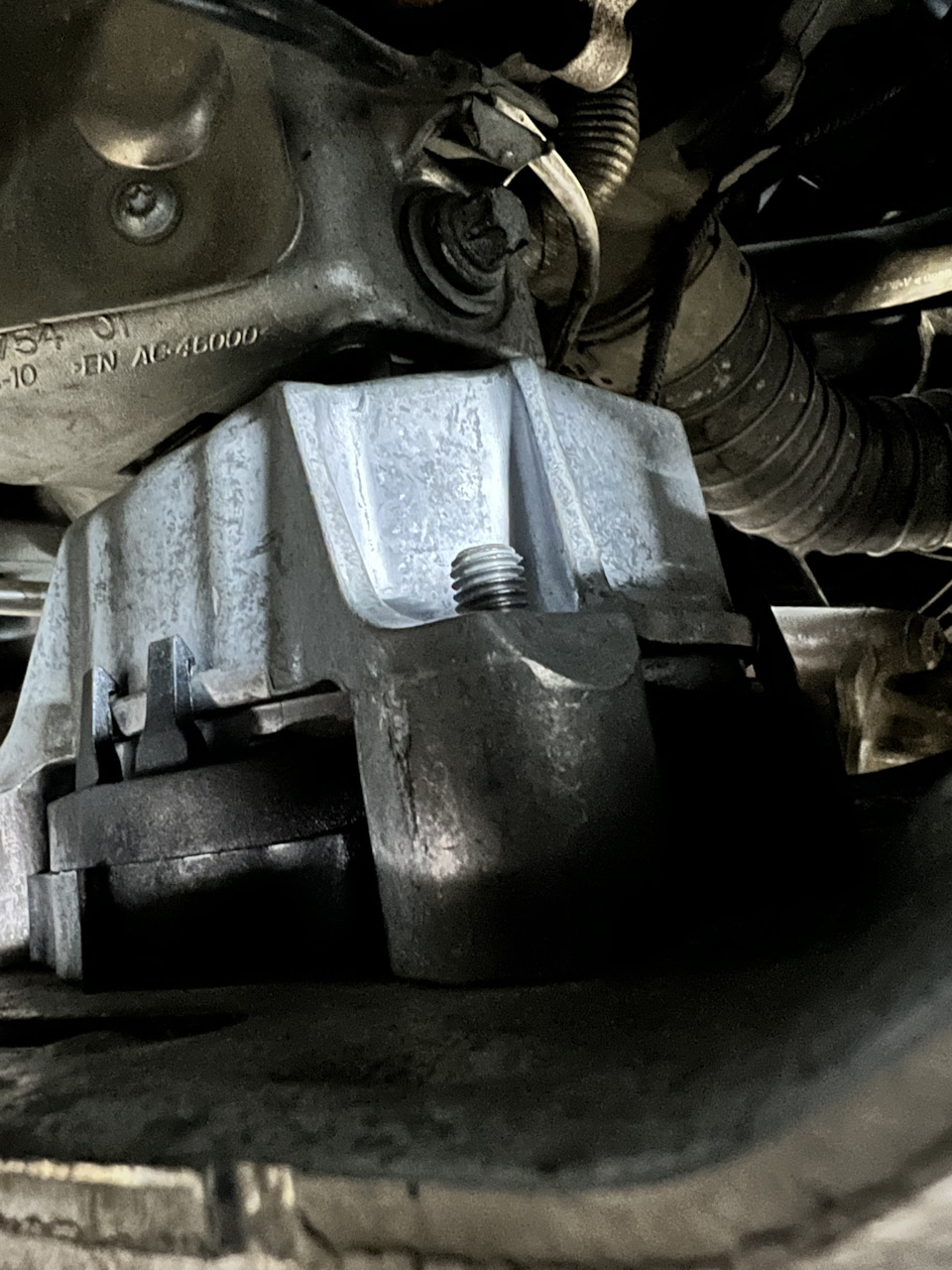 Замена подушек двс — BMW 5 series (G30), 2 л, 2017 года | визит на ...