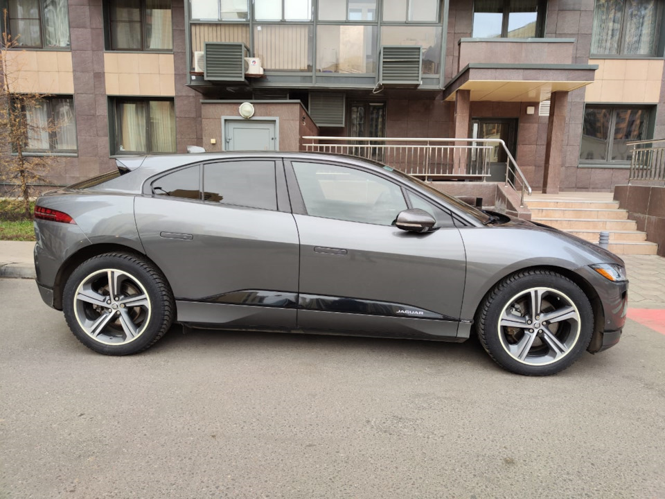 Переобувка на зиму. Колеса 20'' + светящиеся хупперы — Jaguar I-Pace ...