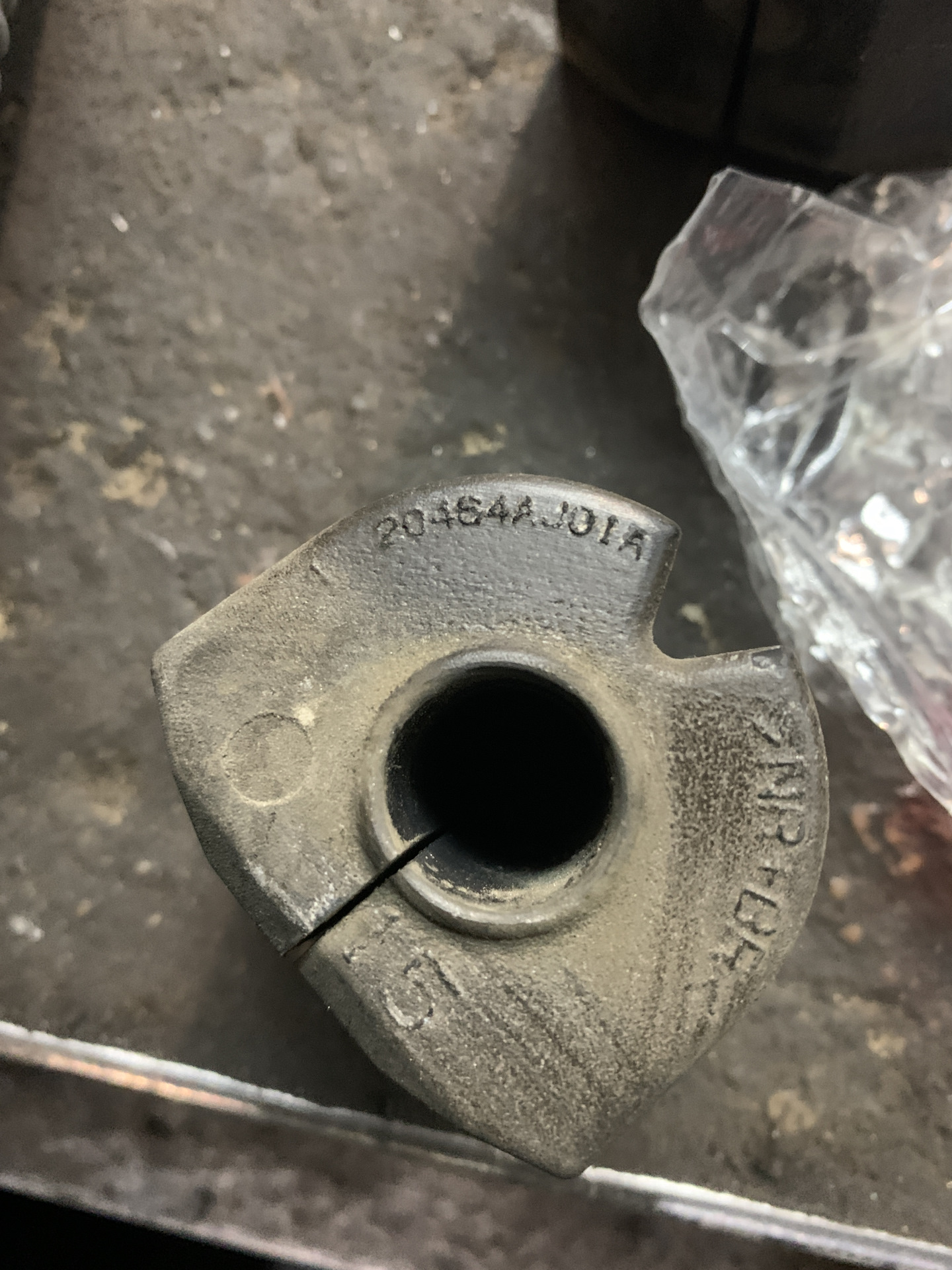 Замена втулок стабилизатора. — Subaru Legacy (BN/BS), 2,5 л, 2014 года ...