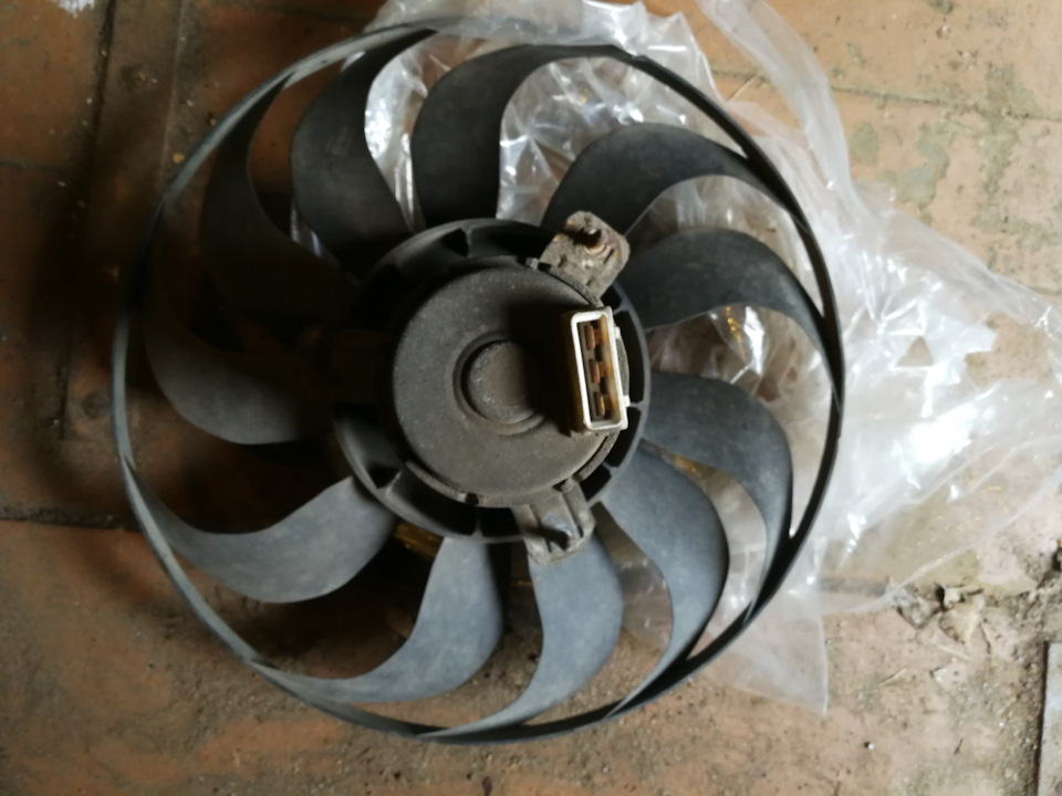 1H0959455J Вентилятор радиатора (250/80Watt- 303mm) / VW 1.6-2.0 91 ...