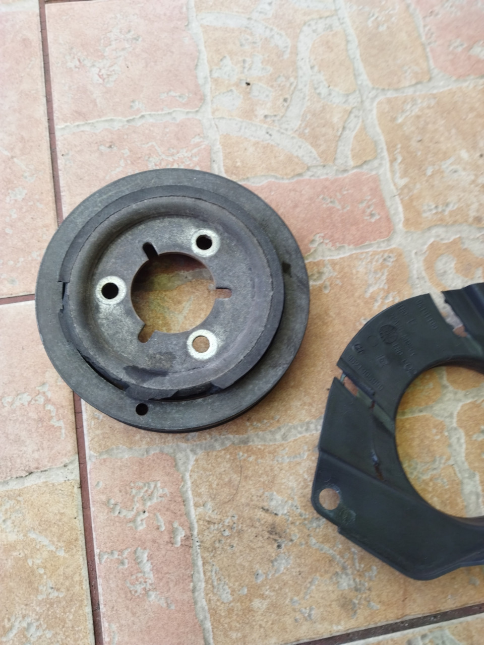 Расслоился шкив коленвала — Peugeot 307, 1,6 л, 2002 года | поломка ...