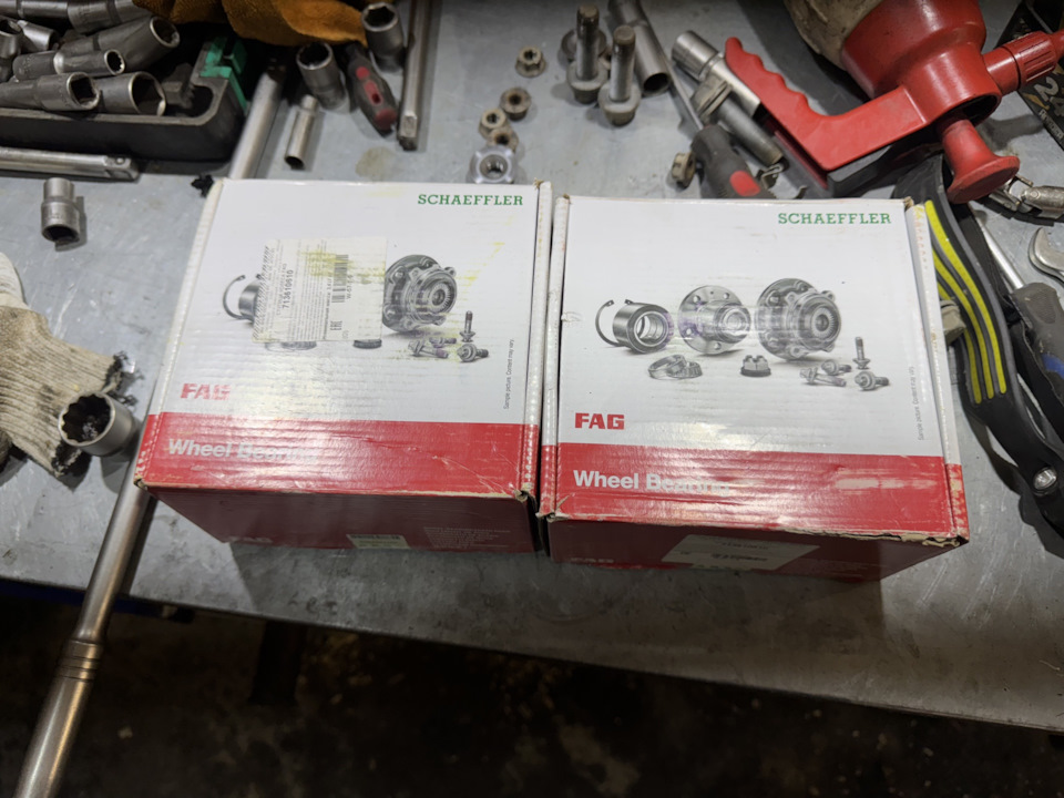 Замена передних ступиц — Volkswagen Tiguan (1G), 2 л, 2014 года ...