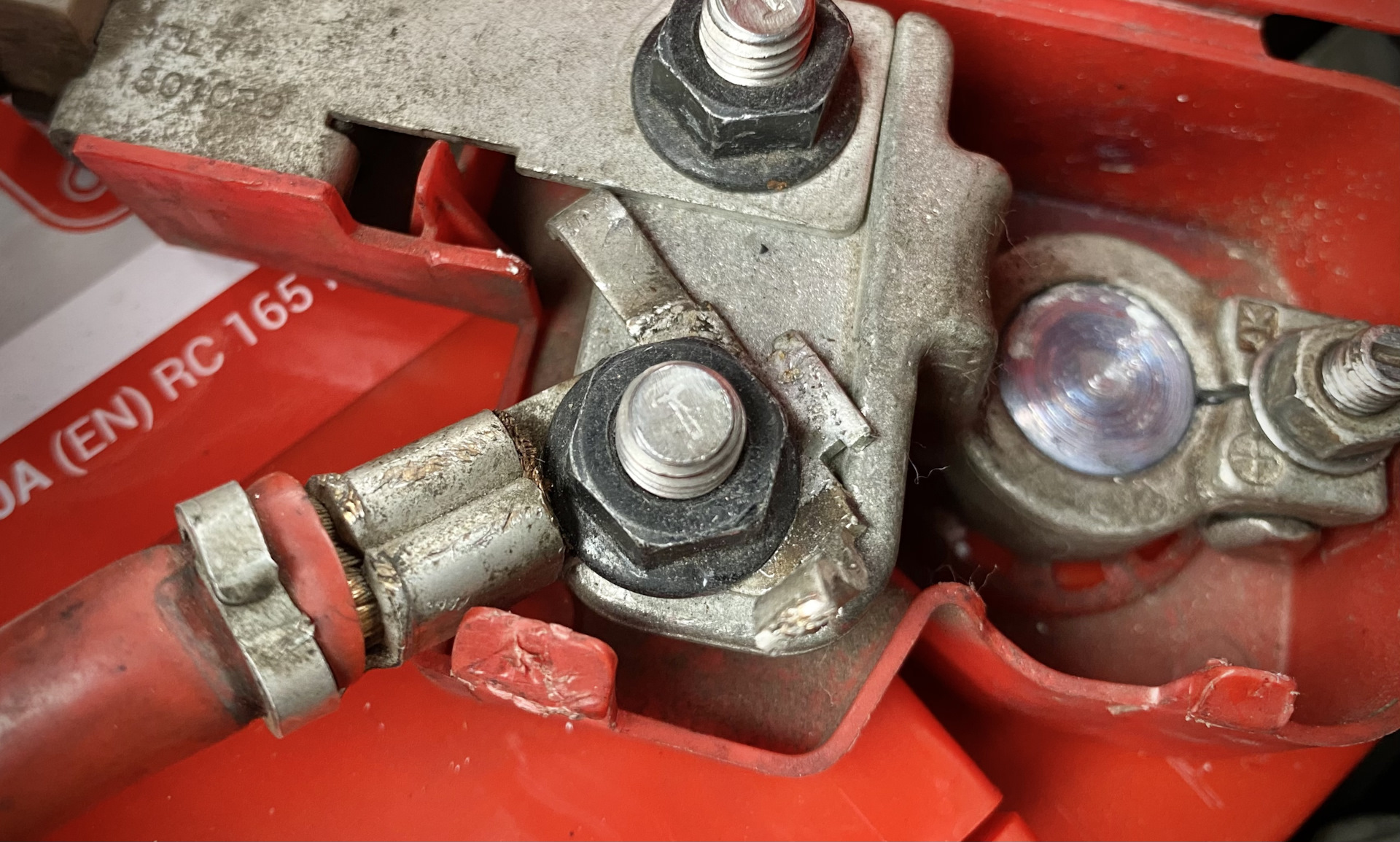 Updated 02.01.2022 Предохранитель АКБ, и как не надо его менять ...