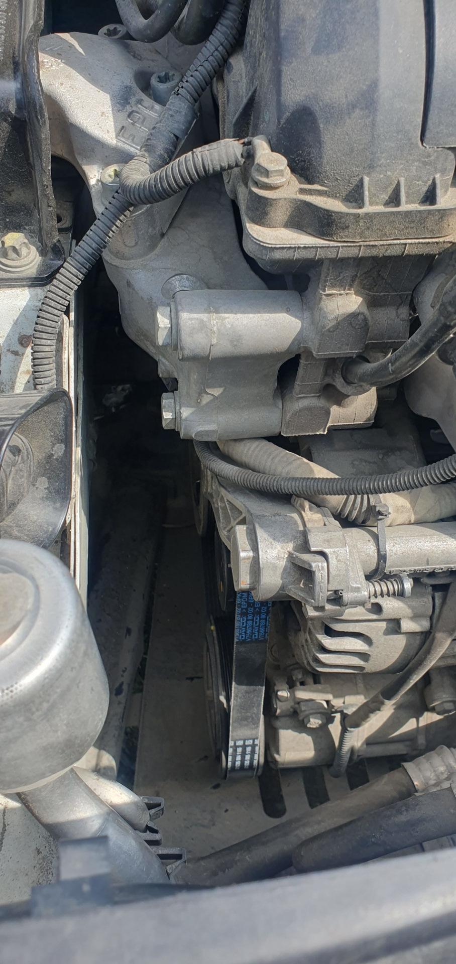 Замена шкива помпы, ремня и гитары. — Peugeot 308 (1G), 1,6 л, 2011 ...