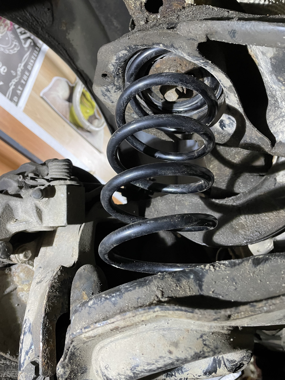 Замена задних амортизаторов и пружин — Ford Focus Hatchback II, 1,6 л ...