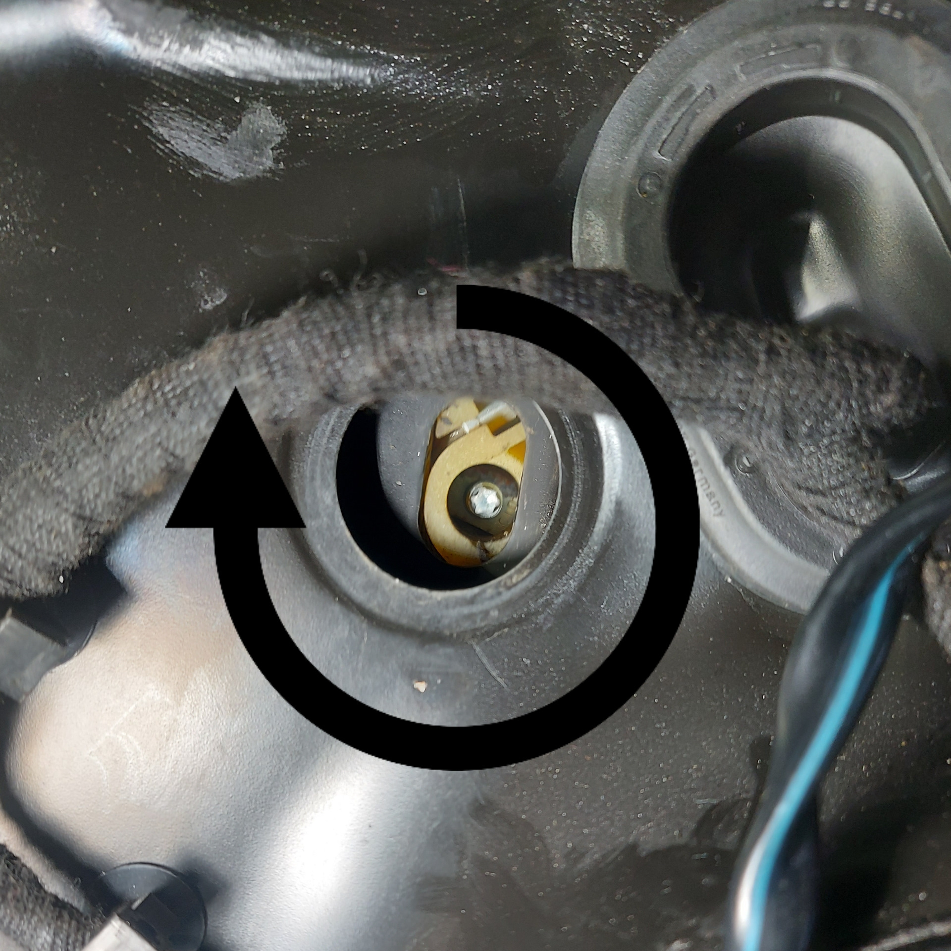 Замена тросика наружной ручки водительской двери Passat B6 — Volkswagen ...