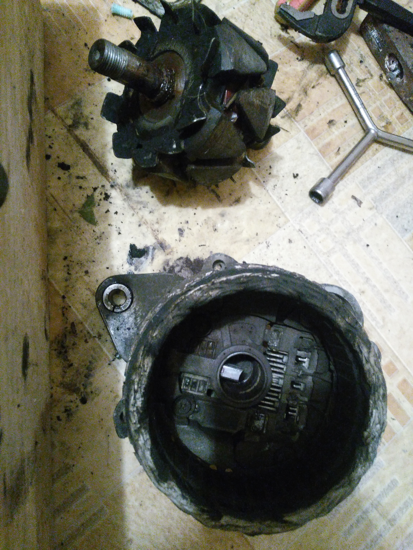 Загудел подшипник генератора — Mitsubishi Space Star (1998), 1,8 л ...