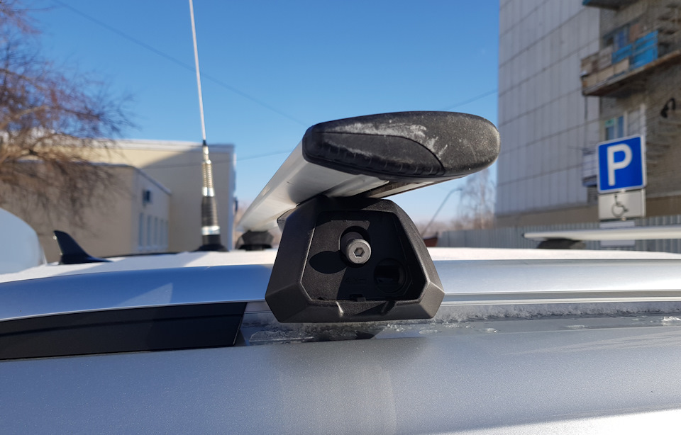 Комплект опор Thule 710400 + комплект аэродинамических дуг Thule ...