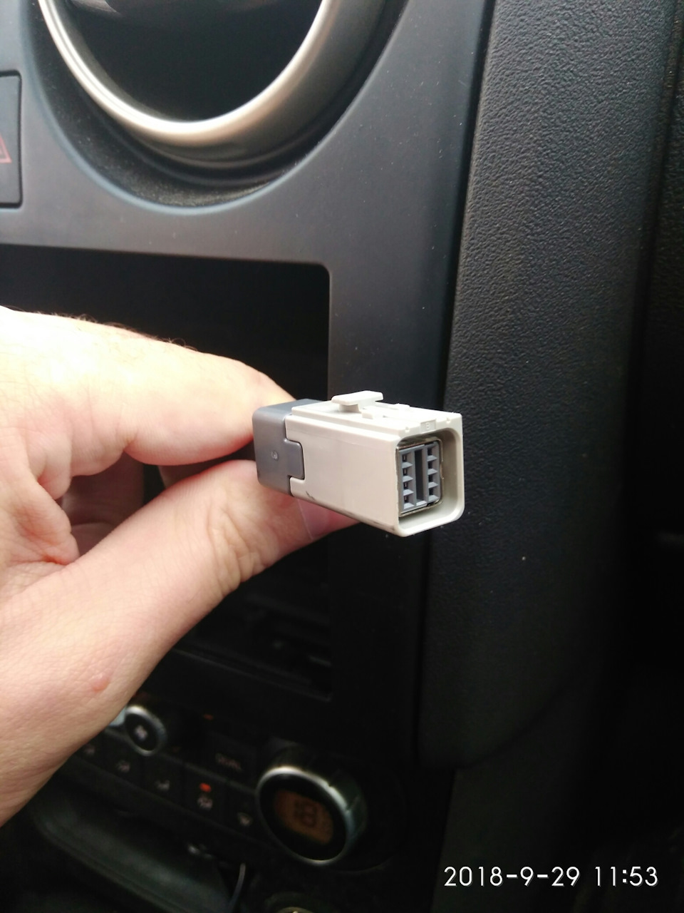 Установка ГУ nissan connect 1 — Nissan Qashqai (1G), 2 л, 2011 года ...