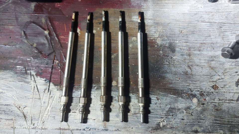 43. Замена свечей накала BOSCH 0 250 603 008 (30777311). — Volvo V60 ...