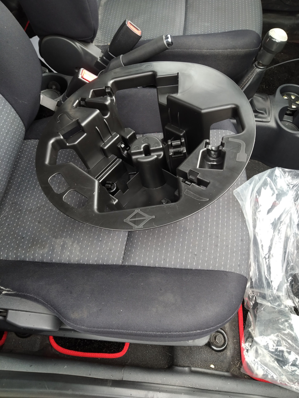 Крепление в запаску — Hyundai Getz, 1,4 л, 2007 года | аксессуары | DRIVE2