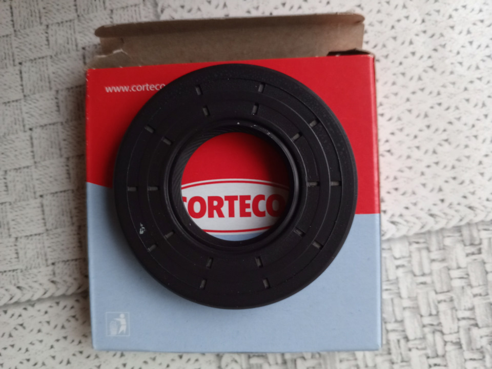 Замена правого сальника привода и частичная замена жидкости в АКПП ...