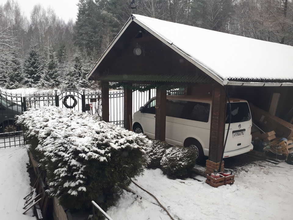 Заглушка в бампер — Volkswagen Transporter T5, 2 л, 2010 года ...