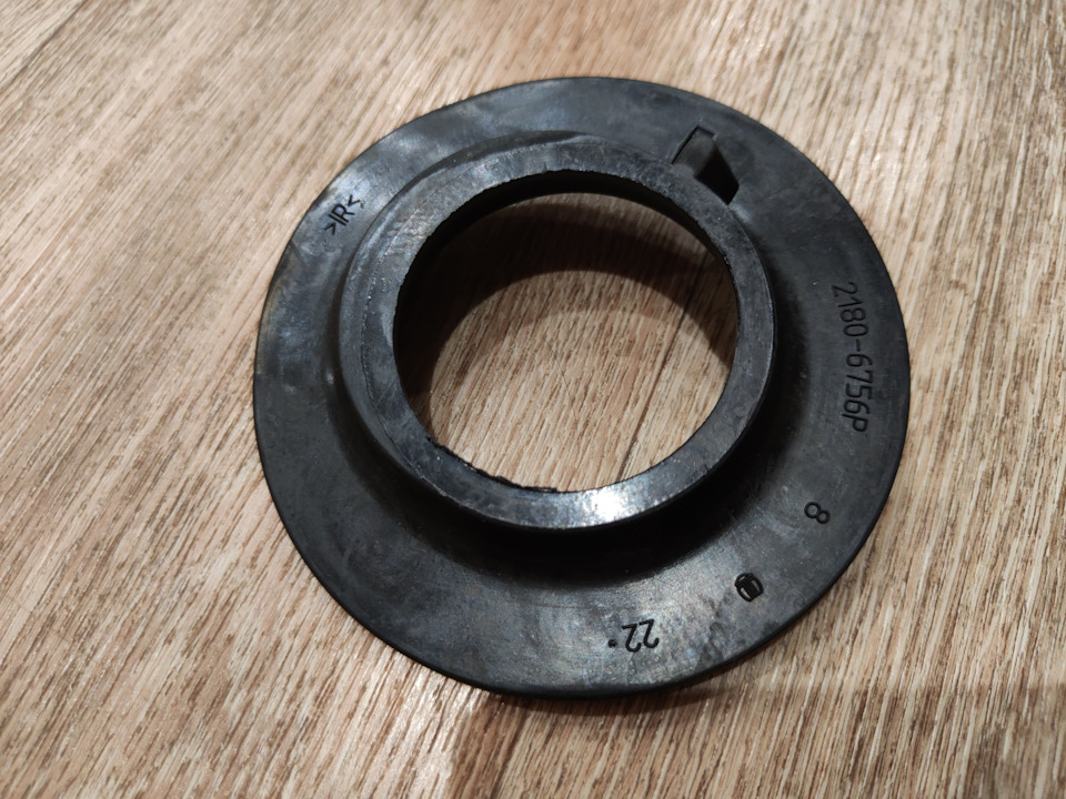 Верхние опоры задних амортизаторов нового образца, новые отбойники и ...