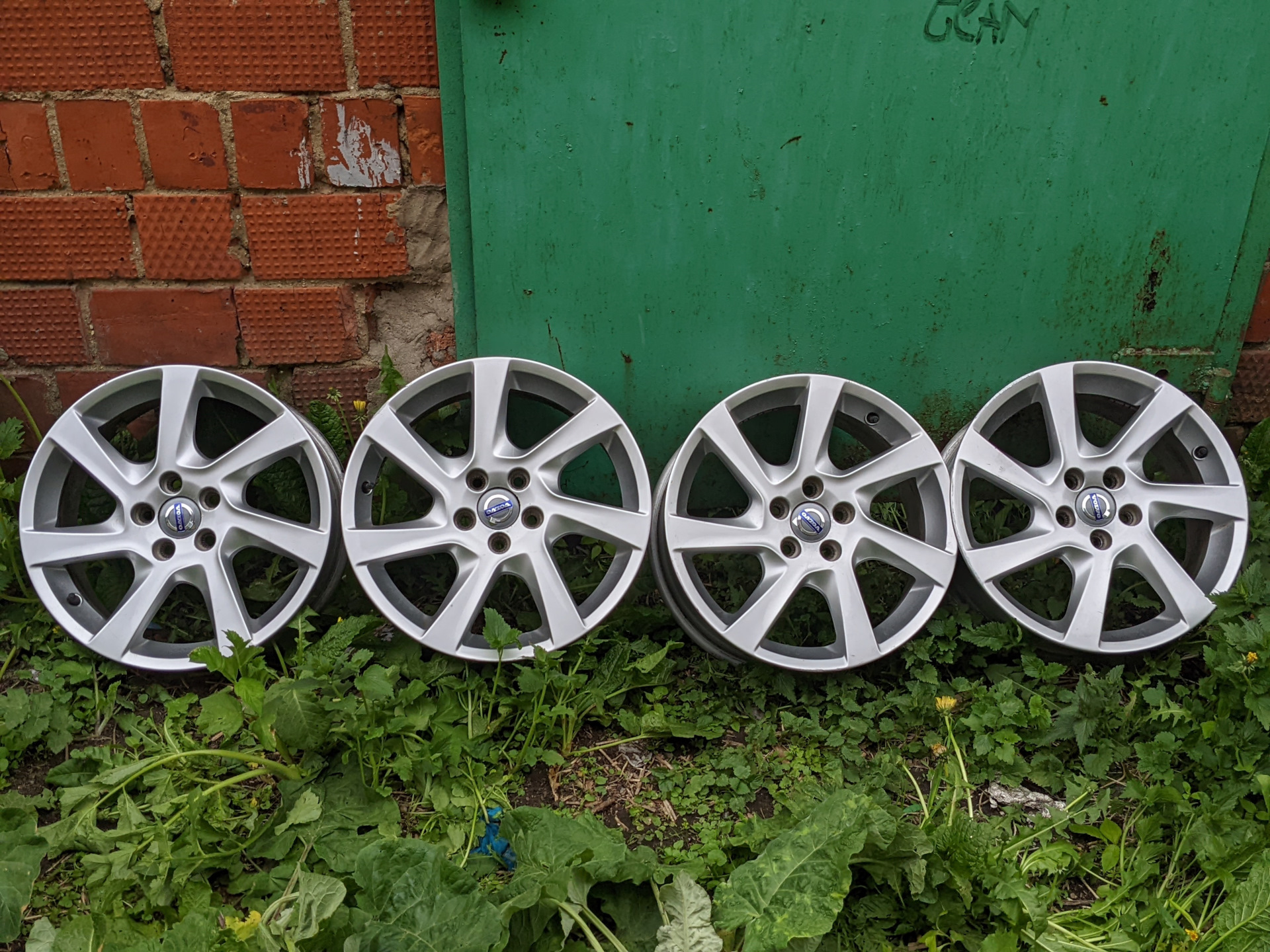 Продажный пост. Колёса в сборе R19 и R17 диски — Volvo S80 (2G), 2,5 л ...