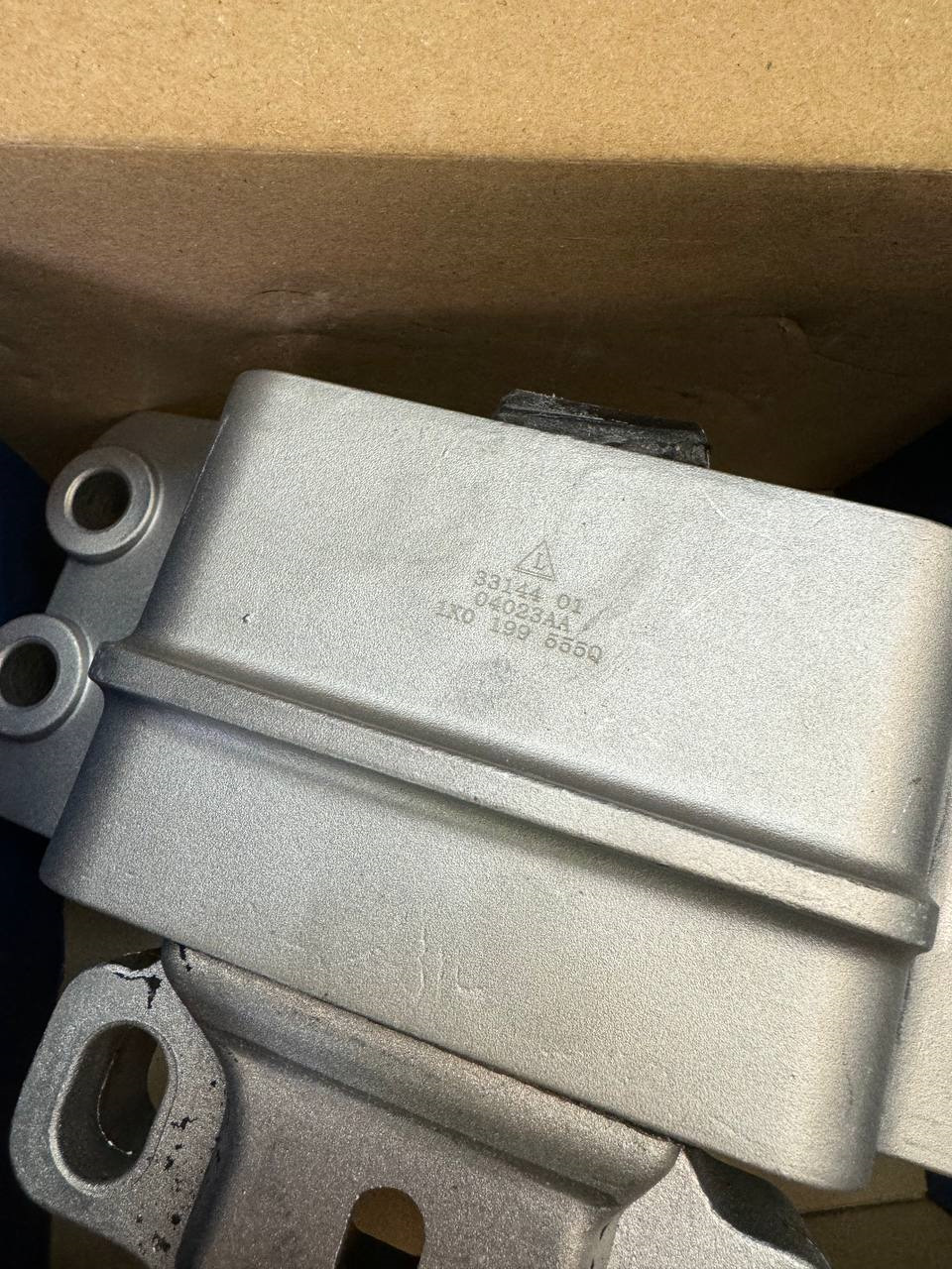 Опоры двигателя и КПП, натяжитель ПК Ремня — замена — Volkswagen Passat ...