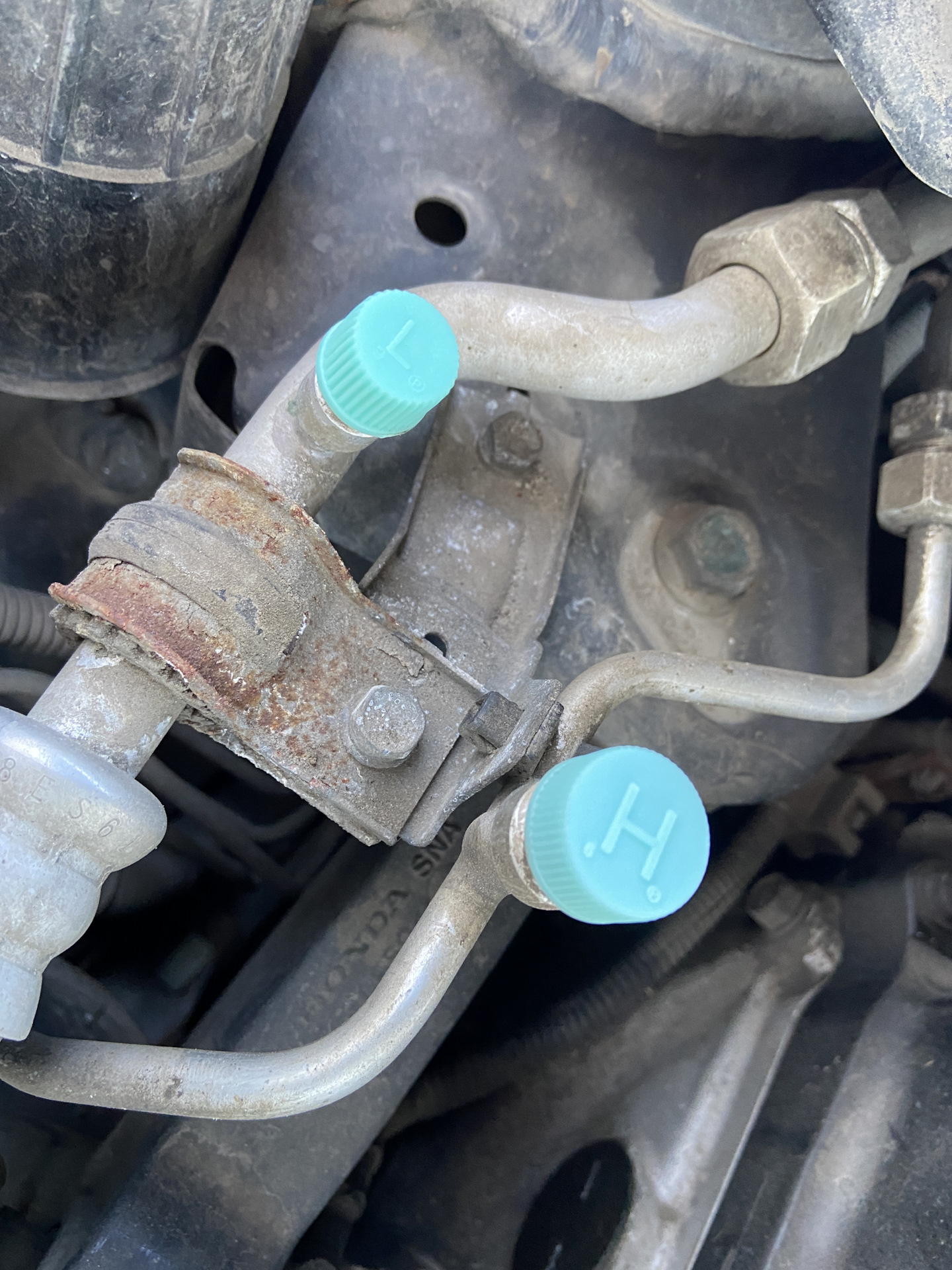 Заправка кондиционера. Новые колпачки трубок — Honda Civic 4D (8G), 1,8 ...