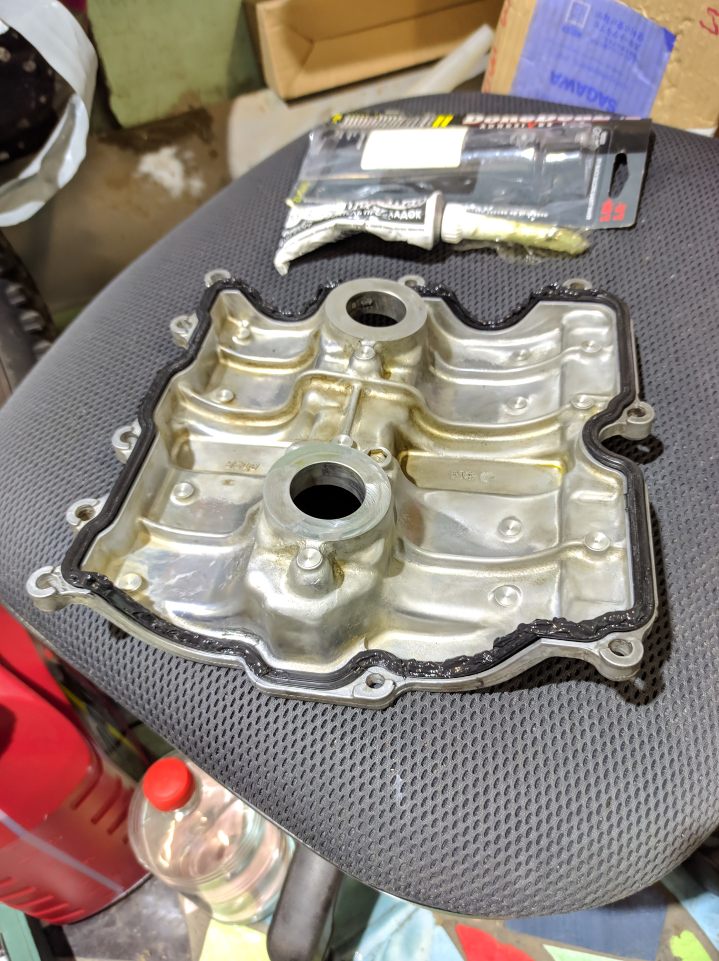 Замена прокладок клапанной крышки и свечных колодцев по правой голове ...