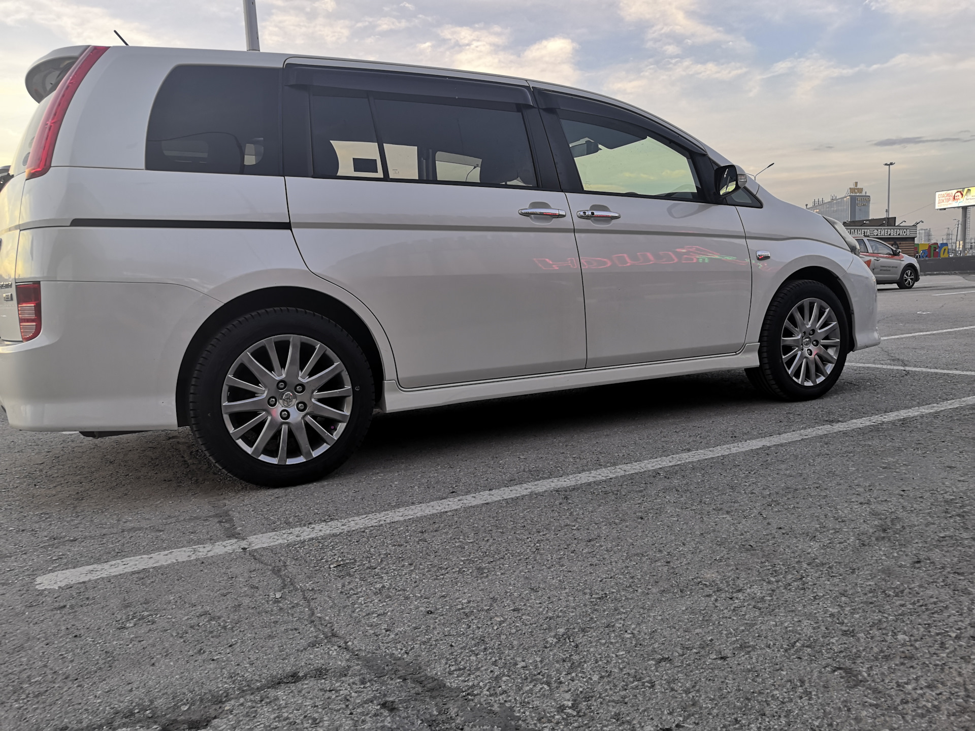 Новые тапки — Toyota Isis, 1,8 л, 2010 года | колёсные диски | DRIVE2