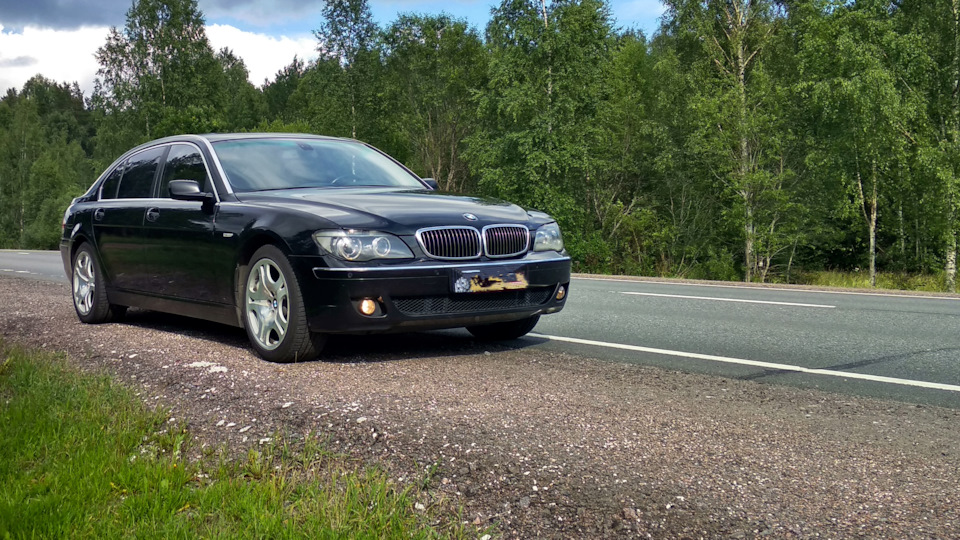 Течь гидравлики в районе заднего правого колеса (loss of oil from steering system). — BMW 7 ...