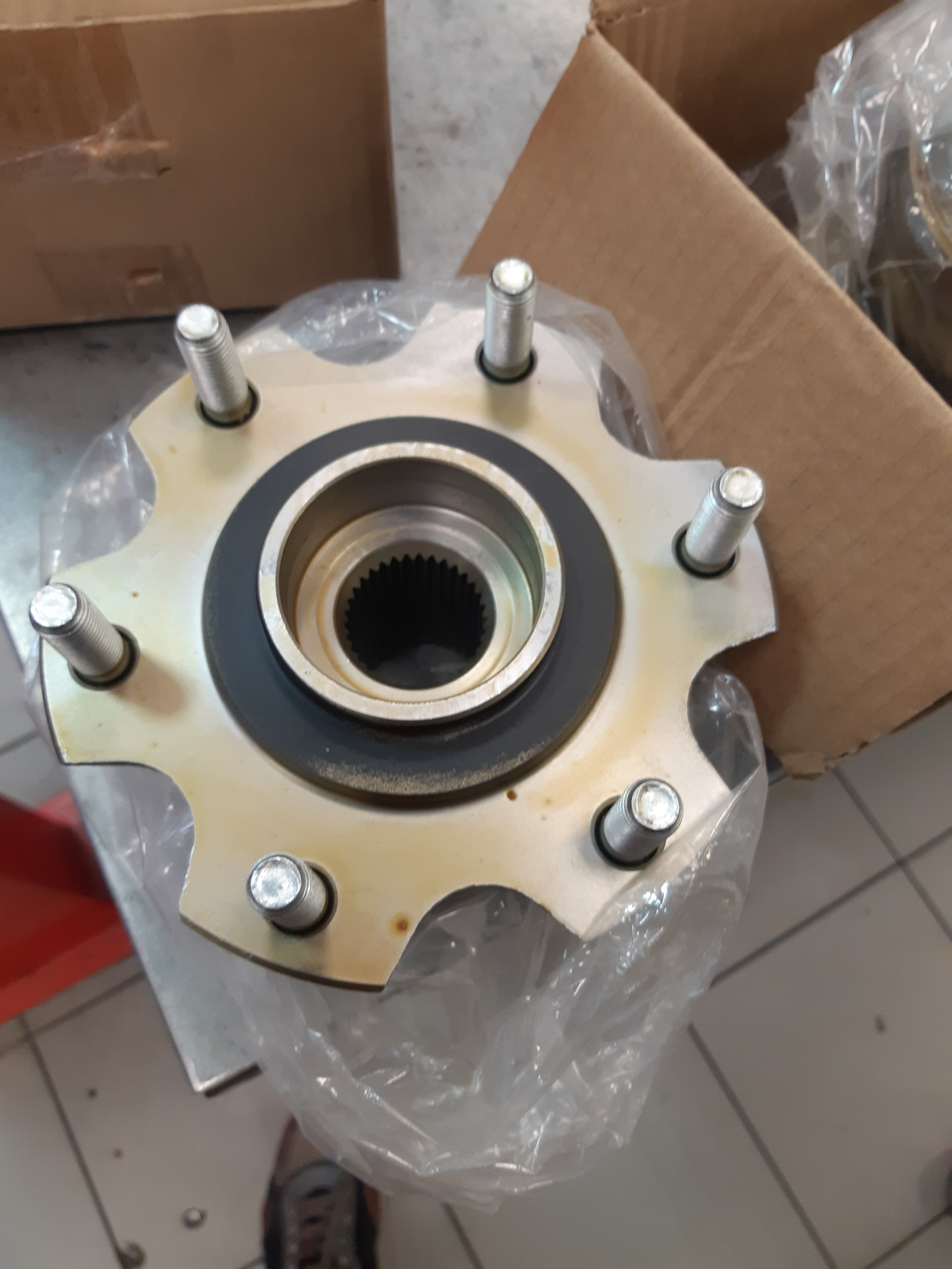 Замена ступичных подшипников — Mitsubishi Pajero (4G), 3 л, 2014 года ...