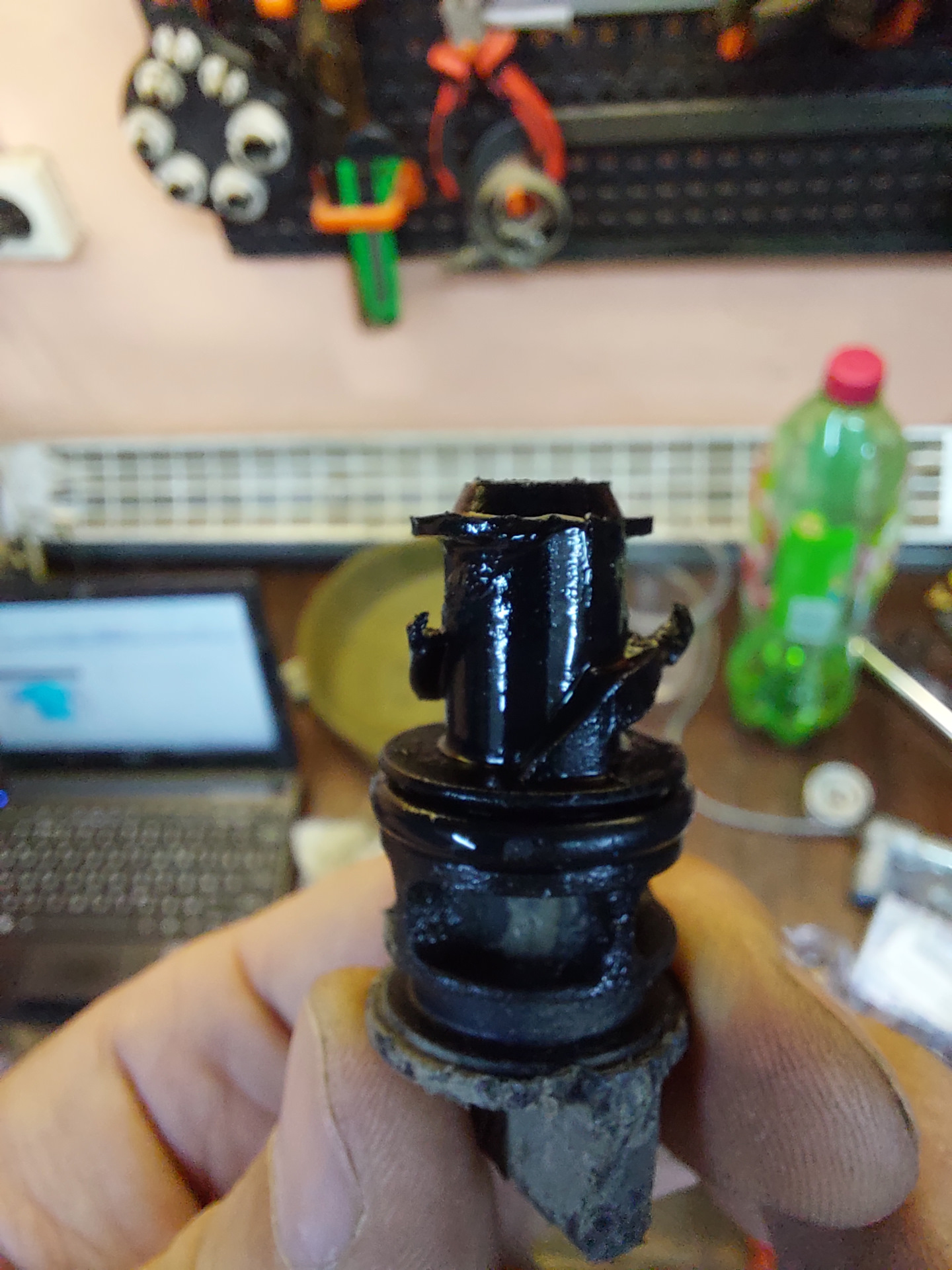 Замена шланга 31439473 на маслоохладителе Вольво ХС70 III D5 — Volvo ...