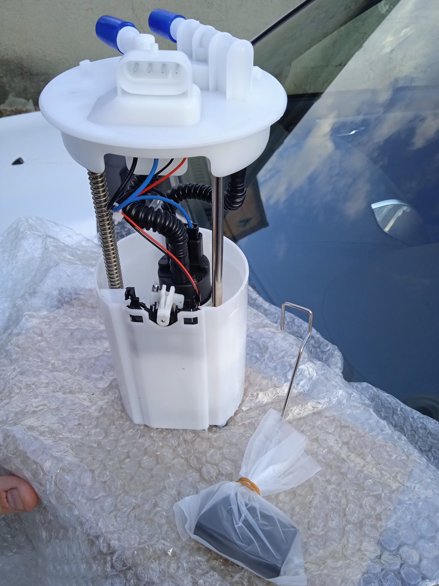 Замена бензонасоса и топливного фильтра — Lifan X60, 1,8 л, 2017 года ...