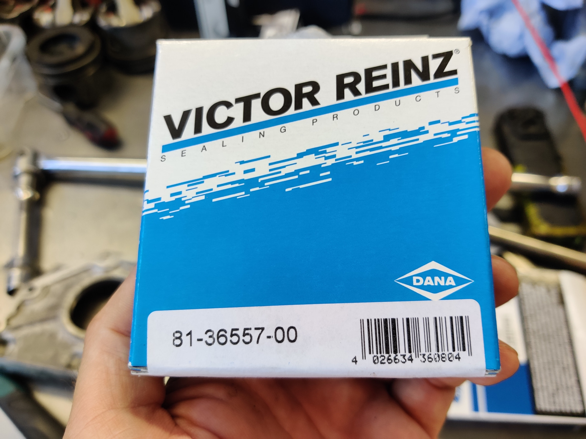 Процесс сброки двигателя на финальной стадии — Ford Kuga (1G), 2 л ...