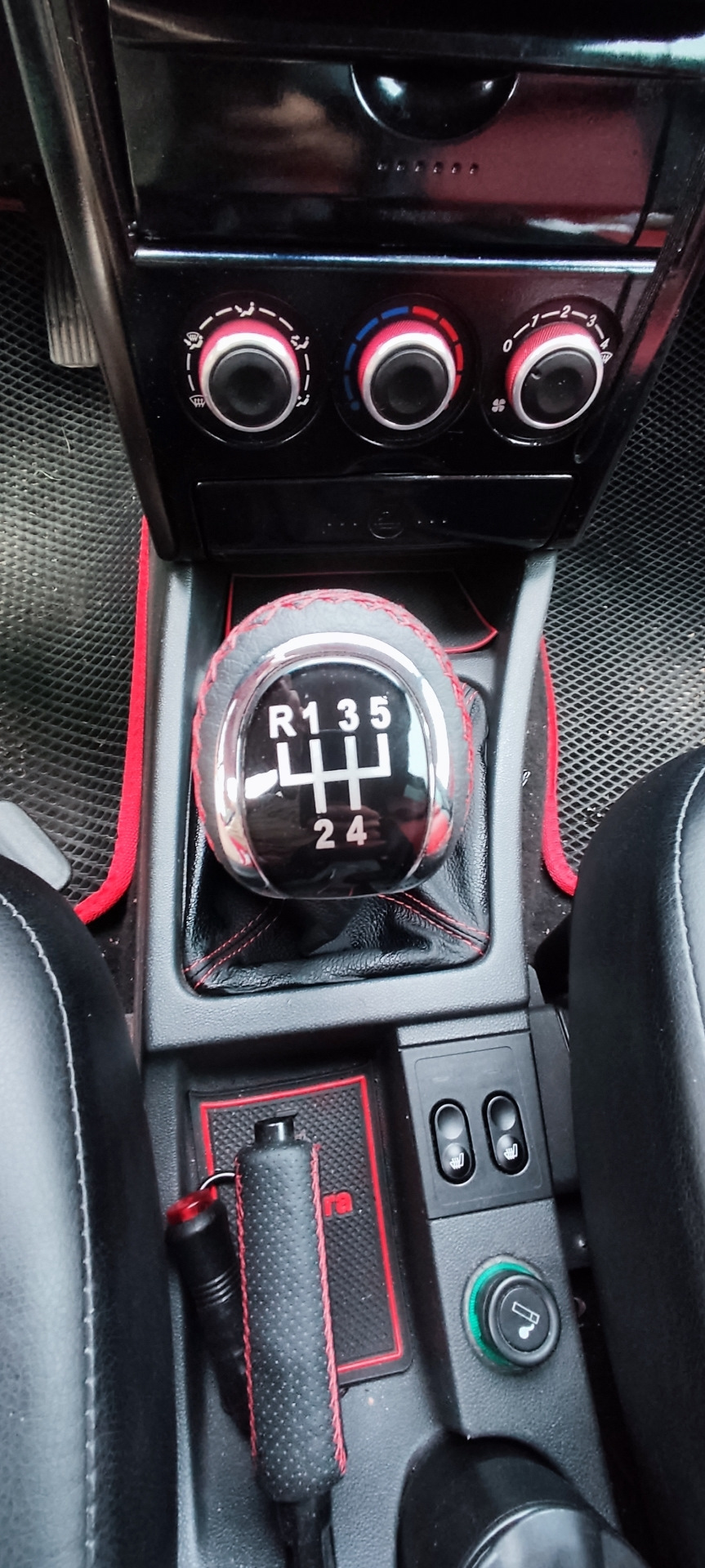Ручка КПП в стиле веста — Lada Приора седан, 1,6 л, 2013 года ...