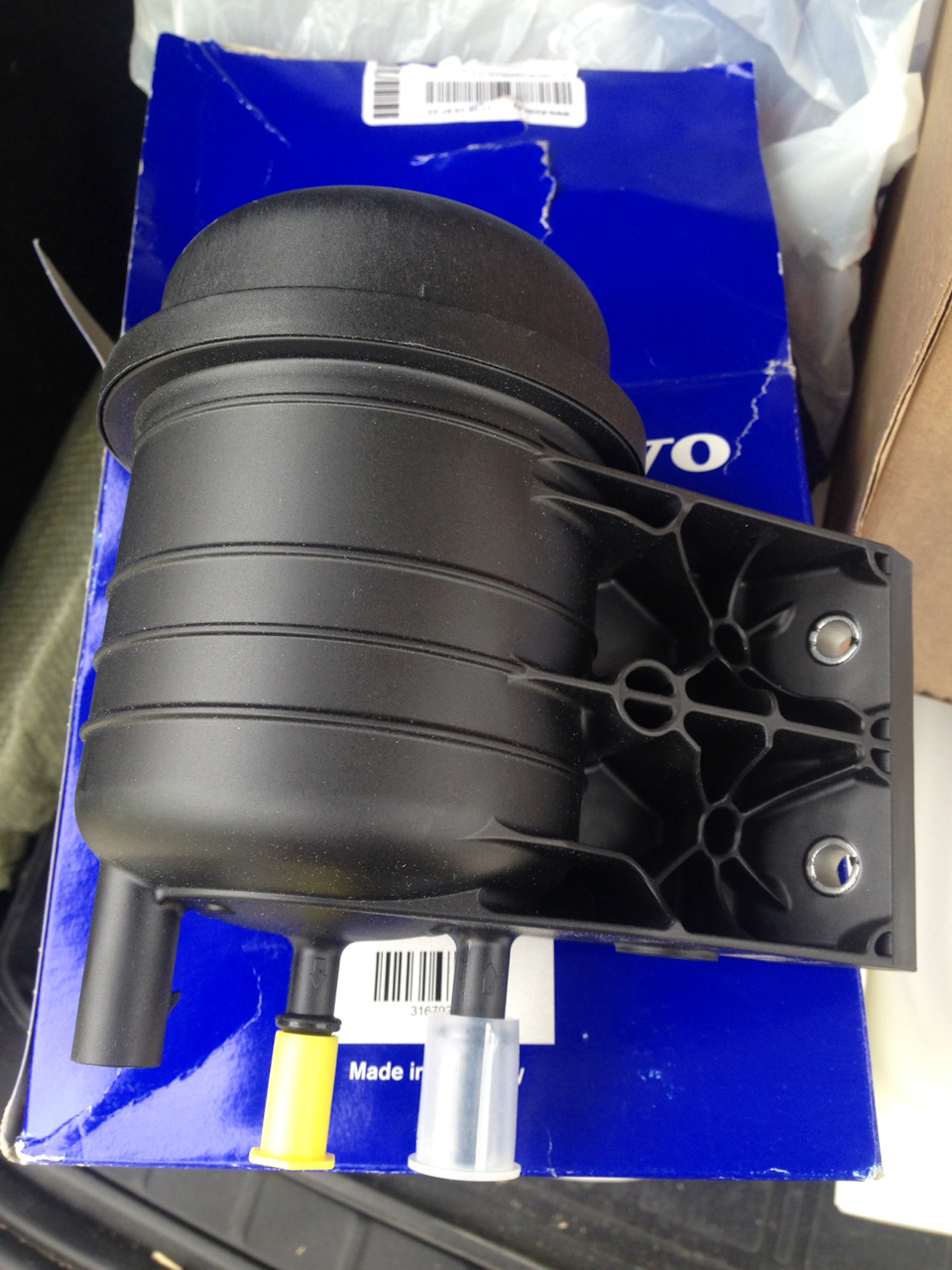 Топливный фильтр — Volvo XC40, 2 л, 2018 года | плановое ТО | DRIVE2