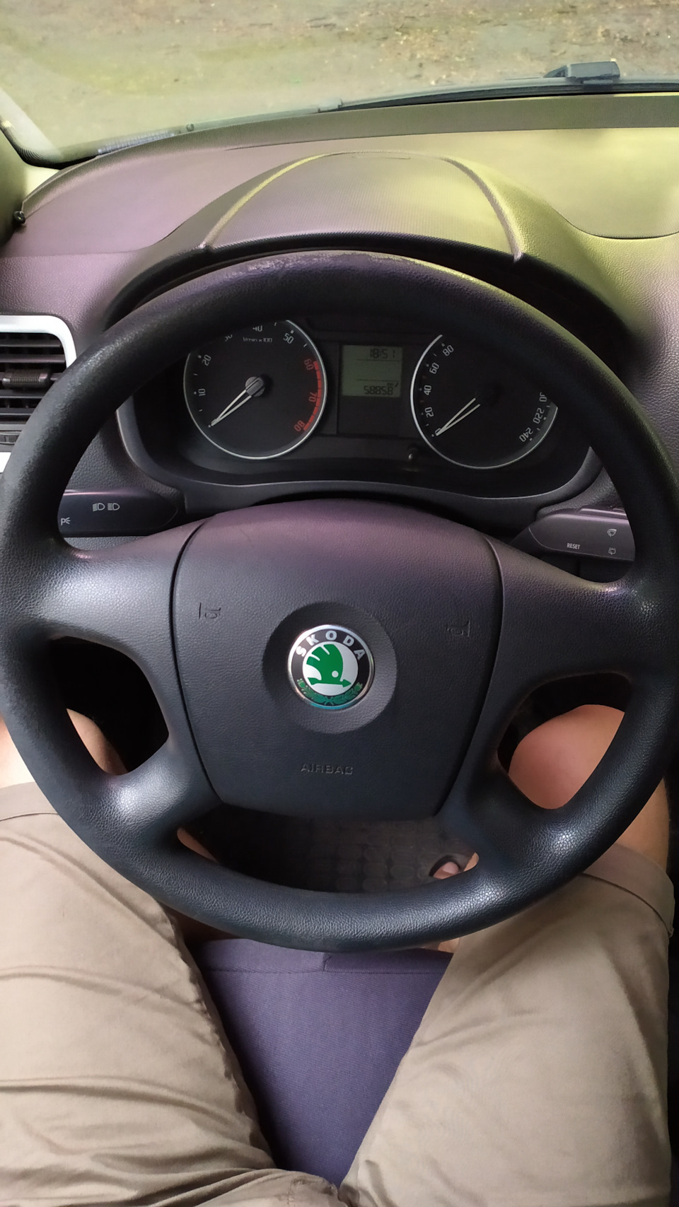 Обшивка руля и ручки КПП — Skoda Fabia Mk2, 1,4 л, 2008 года | стайлинг ...